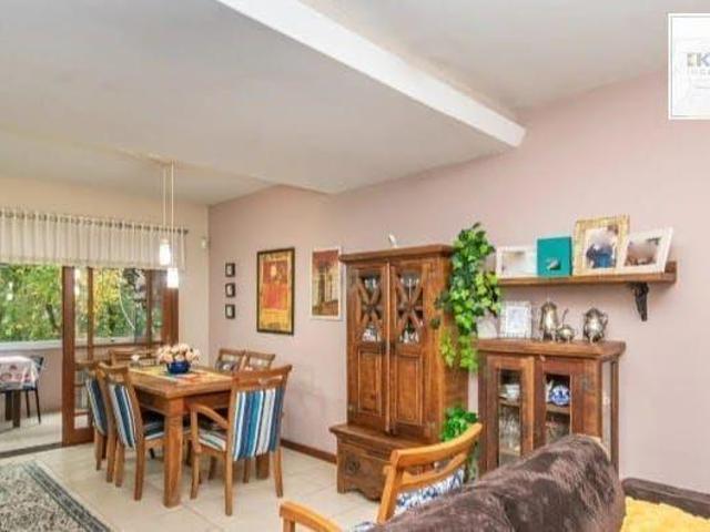 Casa com 3 dormitórios, no bairro Ipanema, zona sul de Porto Alegre, RS