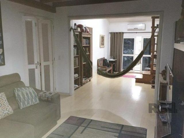 Casa com 3 dormitórios no bairro Ipanema