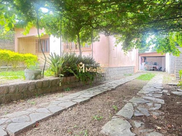 Casa com 3 dormitórios no bairro Jardim Krahe em Viamão