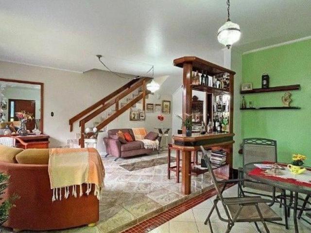 Casa com 3 dormitórios no bairro Jardim Itu, Porto Alegre