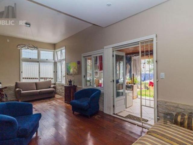 Casa com 3 dormitórios no bairro Nonoai