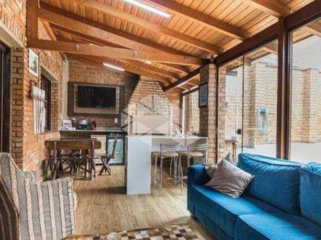Casa com 3 dormitórios no bairro Passo da Areia