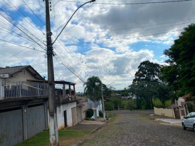 Casa com 3 dormitórios no Bairro Pinheiro