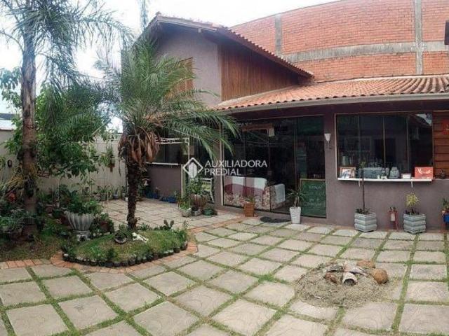 Casa com 3 dormitórios no bairro São Sebastião