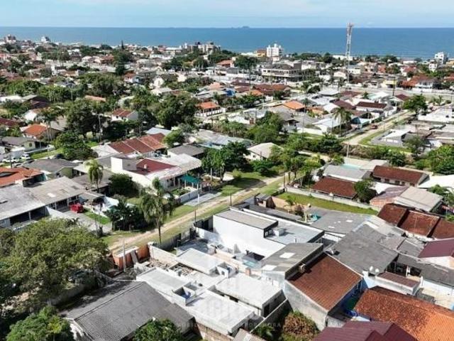 Casa com 3 dormitórios no balneário Betaras