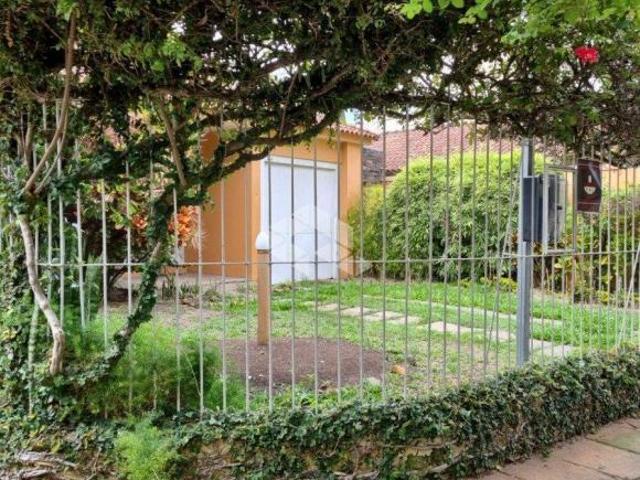 Casa com 3 dormitórios no Jardim Botânico