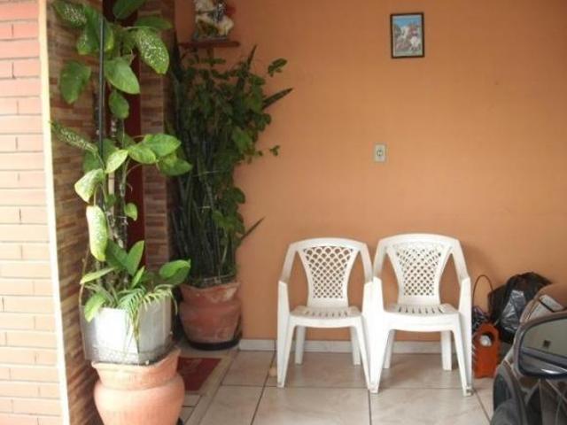 CASA COM 3 DORMITÓRIOS OS 3 COM ARMÁRIOS NO JARDIM CICA