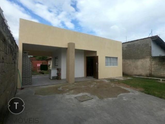 Casa com 3 dormitórios a 400 metros da praia