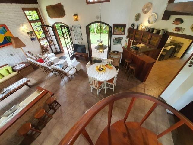 Casa com 3 dormitórios, a 40 metros da praia Sut