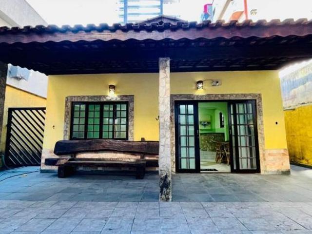 Casa à venda no Bairro Aviação, Praia Grande/SP | 3 dorms, piscina e churrasqueira