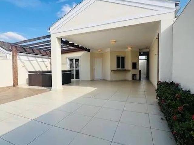 Casa com 3 dormitórios à venda, 118m por R$960.000,00 Condomínio Residencial V
