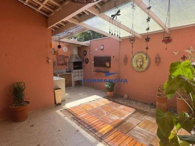 Casa com 3 quartos sendo 1 suíte à venda na Granja Viana Cotia/SP