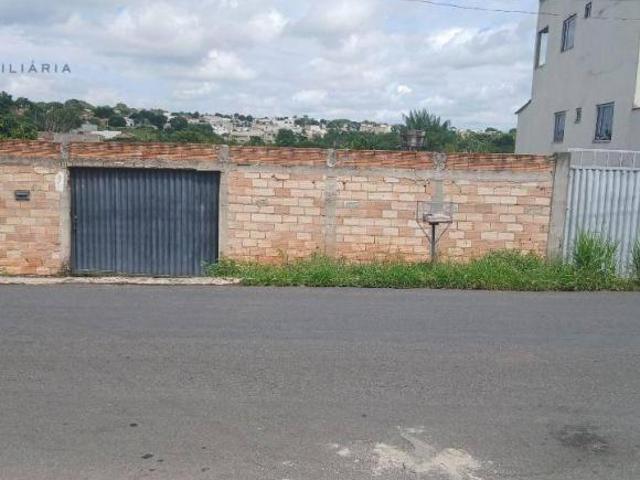 Casa com 3 dormitórios à venda, 112 m² por R$ 220.000 Setor Castros Senador Canedo/GO