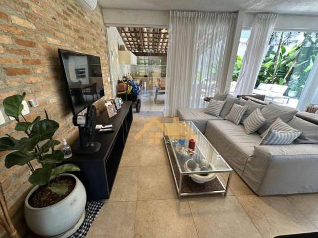 Casa com 3 dormitórios à venda, 120 m² por R$ 2.700.000,00 Praia de Camburi São Sebastião/SP