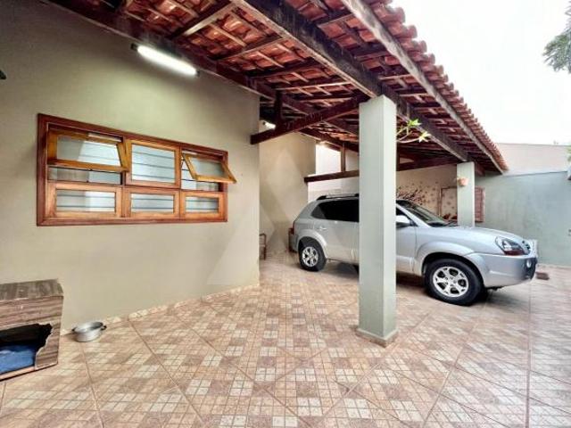 Casa com 3 dormitórios à venda, 136 m² Vila Nastri Itapetininga/SP