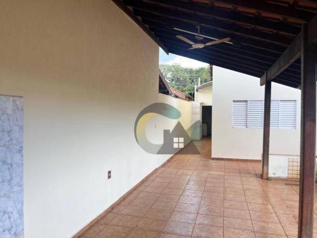 Casa com 3 dormitórios à venda, 147 m² por R$ 600.000 Jockey Club Barretos/SP
