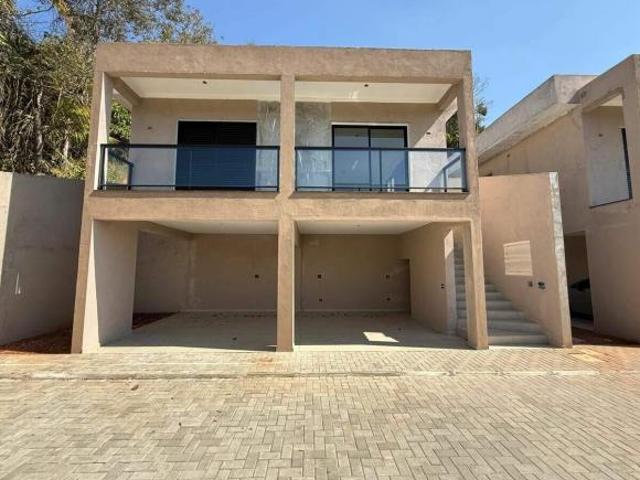 Casa com 3 dormitórios à venda, 147 m² por R$ 850.000,99 Bellard Guararema/SP