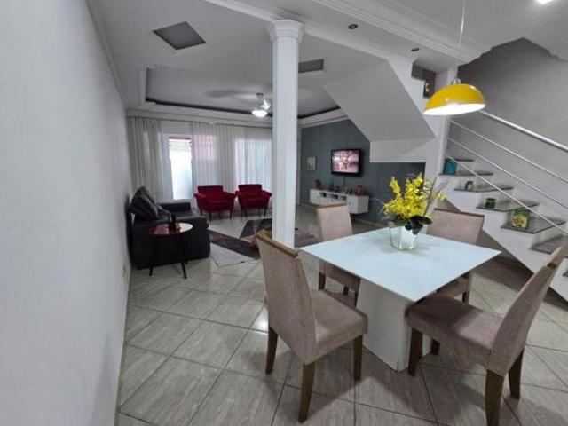 Casa com 3 dormitórios à venda, 140 m² por R$ 586.000,00 Jardim Califórnia Jacareí/SP