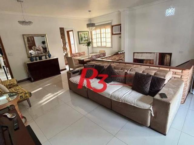 Casa com 3 dormitórios à venda, 157 m² por R$ 1.300.000,00 Embaré Santos/SP