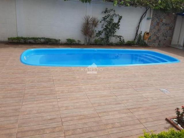 Casa com 3 dormitórios à venda, 160 m²