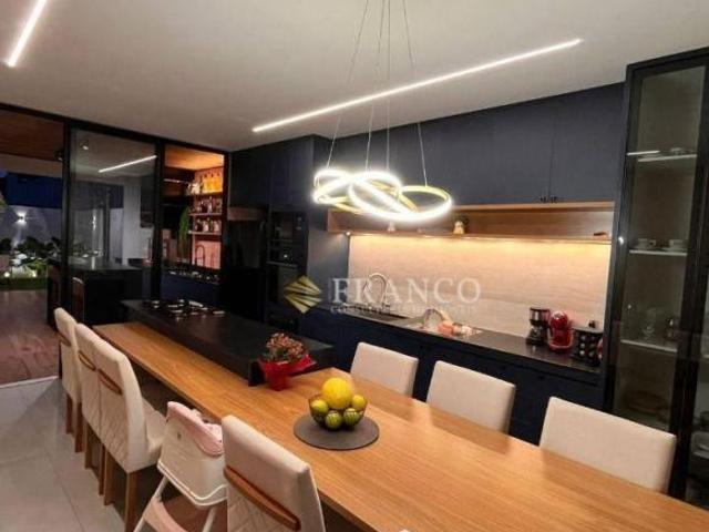 Casa com 3 dormitórios à venda, 160 m² por R$ 990.000,00 Vale dos Cristais Taubaté/SP