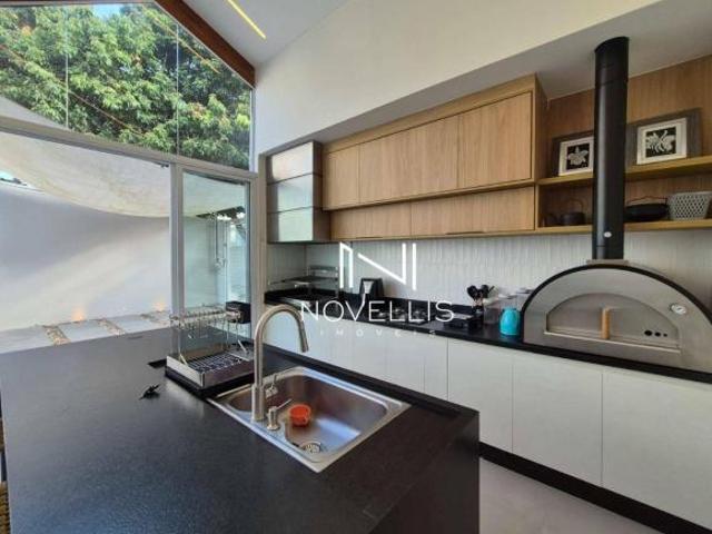 Casa com 3 dormitórios à venda, 176 m² por R$ 1.700.000,00 Villa Branca Jacareí/SP
