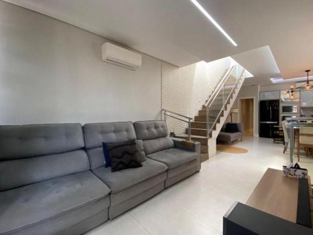 Casa com 3 dormitórios à venda, 179 m² por R$ 1.800.000,00 Embaré Santos/SP
