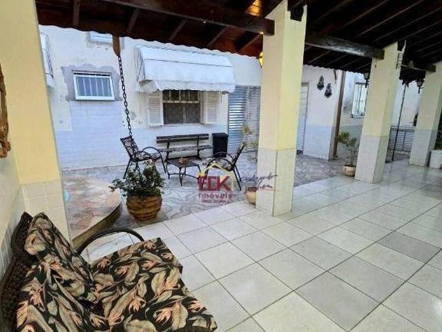 Casa com 3 dormitórios à venda, 187 m² por R$ 680.000,00 Vila Santa Isabel Taubaté/SP