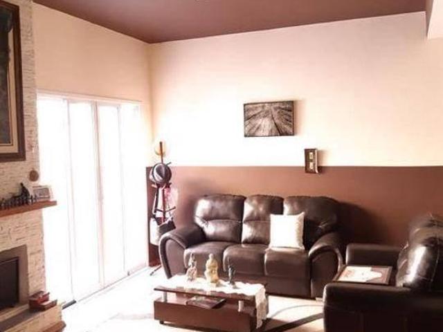 Casa com 3 quartos / suítes à venda, 180 m² Jardim Maria Tereza Cotia/SP