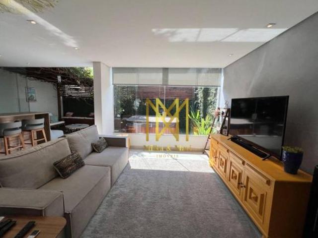 Casa com 3 dormitórios à venda, 180 m² por R$ 2.300.000,00 Tamboré Santana de Parnaíba/SP