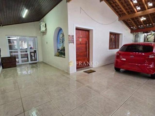 Casa com 3 dormitórios à venda, 190 m² Vila Santa Isabel Taubaté/SP