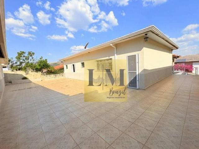 Casa com 3 dormitórios à venda, 192 m² por R$ 840.500,00 Centro Serra Negra/SP
