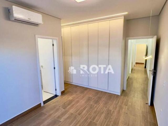Casa térrea, 3 suítes, piscina aquecida, etc. Casa COMPLETA!