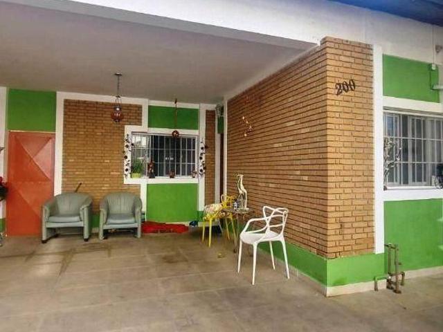 Casa com 3 dormitórios à venda, 200 m² Centro Taubaté/SP