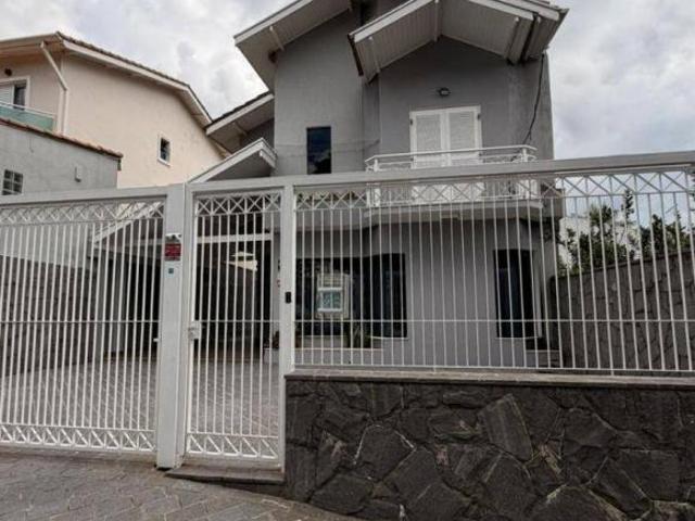 Casa com 3 dormitórios à venda, 200 m² por R$ 1.500.000,00 Jardim Renata Arujá/SP