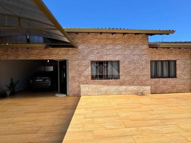Casa com 3 dormitórios à venda, 200 m² por R$ 680.000,00 Jardim Lindóia Foz do Iguaçu/PR