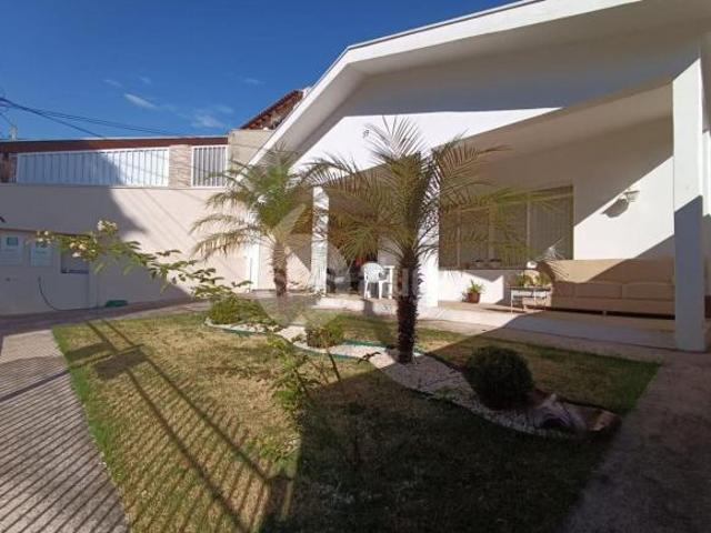 Casa com 3 dormitórios à venda, 200 m² por R$ 740.000,00 Vila Louricilda.