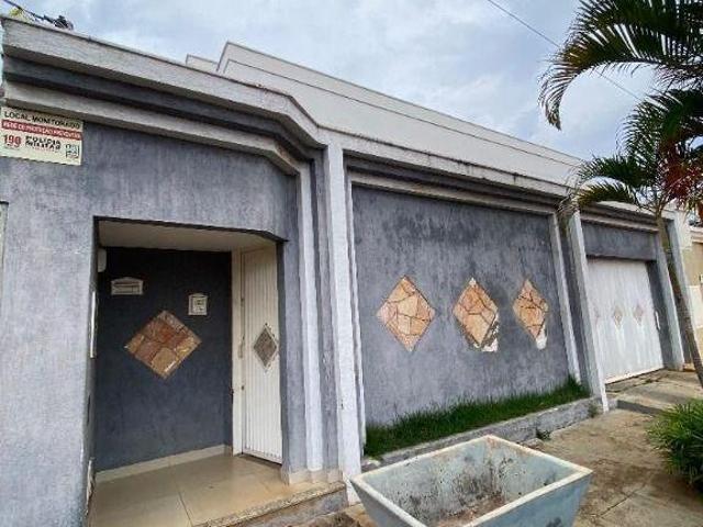 Casa com 3 dormitórios à venda, 200 m² por R$ 750.000,00 Laranjeiras Uberlândia/MG