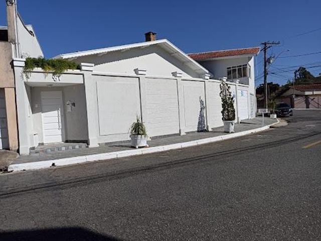 Casa com 3 dormitórios à venda, 200 m² por R$ 980.000,00 Vila Togni Poços de Caldas/MG