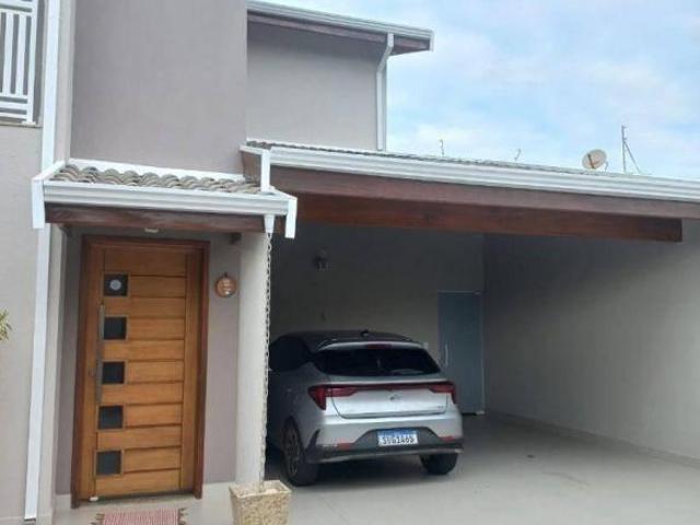 CASA ESPAÇOSA E ELEGANTE À VENDA NO JARDIM EUROPA – 3 DORMITÓRIOS, 201 M² E EXCELENTE PADRÃO DE ACAB