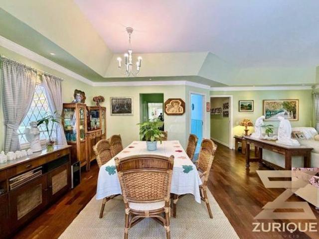 Casa com 3 dormitórios à venda, 203 m² por R$ 1.380.000,00 Vila Chantal Campos do Jordão/SP