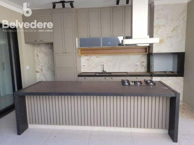 Casa com 3 dormitórios à venda, 218 m² por R$ 1.575.000,00 Villag