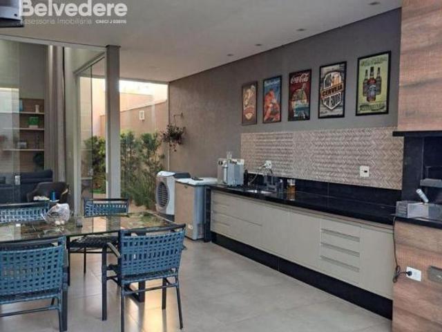 Casa com 3 dormitórios à venda, 218 m² por R$ 1.350.000,00 Villag