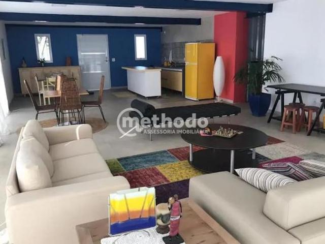 Casa com 3 dormitórios à venda, 210 m² por R$ 800.000,00 Estância Suiça Serra Negra/SP