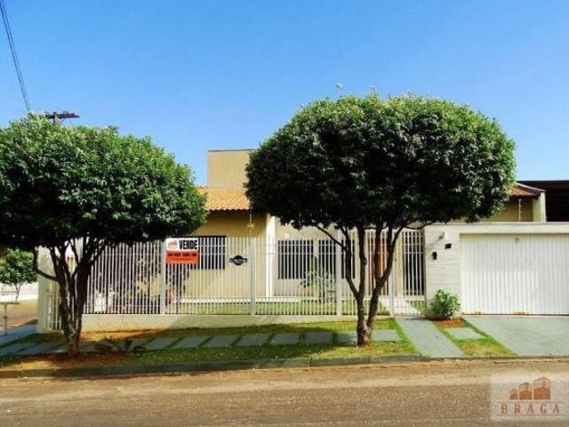 Casa com 3 dormitórios à venda, 220 m² por R$ 910.000,00 Centro Naviraí/MS