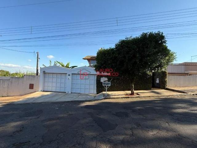 Casa com 3 dormitórios à venda, 220 m² por R$ 950.000,00 Jardim Roland Rolândia/PR