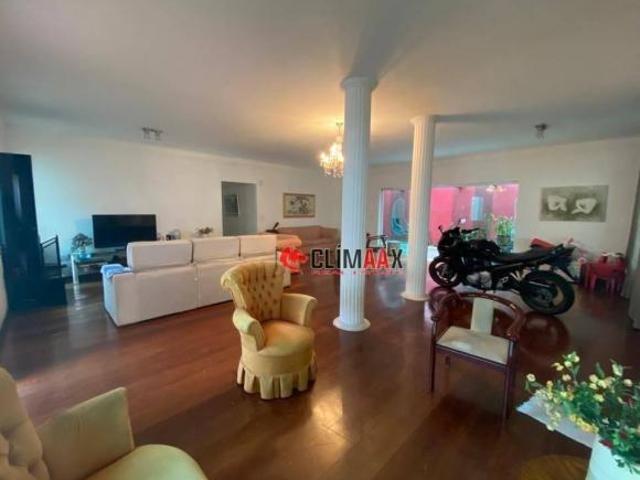 Casa em Alto da Lapa com 234m², 568m² de terreno, 3 dorm. e 6 vagas Zona Oeste SP
