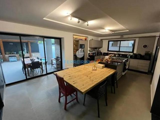 Casa com 3 dormitórios à venda, 236 m² por R$ 2.100.000,00 Urbanova São José