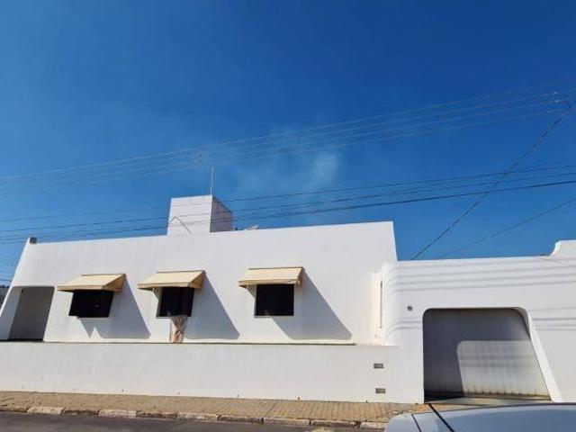 Casa com 3 dormitórios à venda, 230 m² por R$ 1.000.000,00 Vila Pasti Louveira/SP