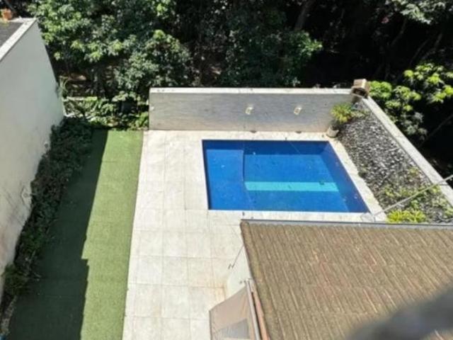 Casa com 3 dormitórios à venda, 232 m² com 3 quartos, sendo com 3 suítes e 4 vagas de garagem